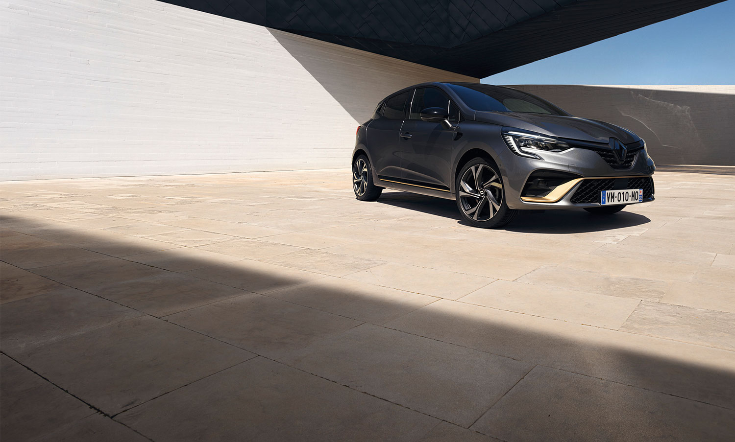 CLIO E-TECH HYBRID – the fuel-efficient city car – Renault